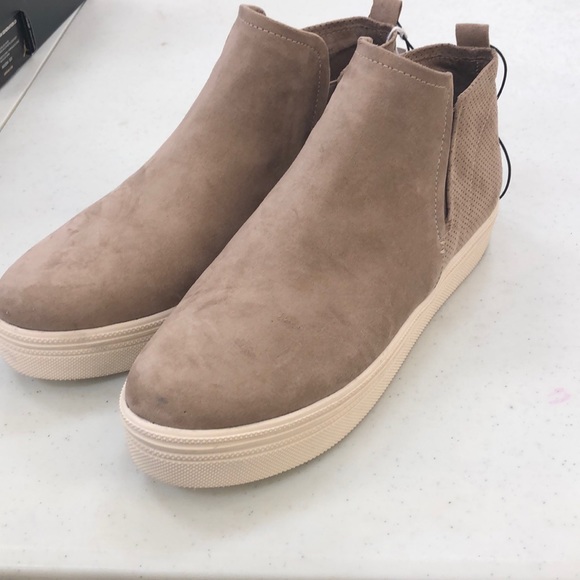 Universal Thread | Shoes | Nwt Booties Tan Suede | Poshmark